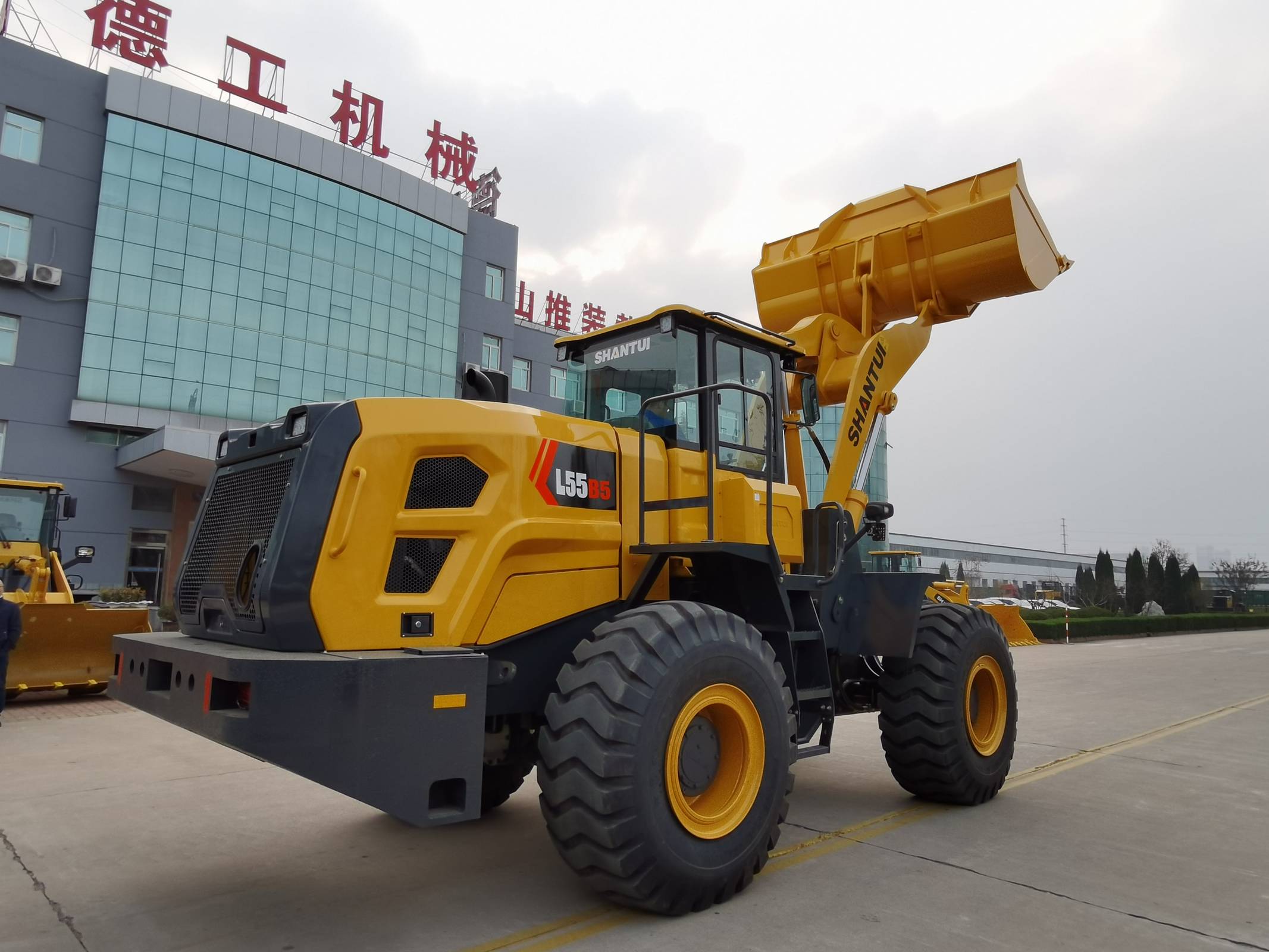 Фронтальный погрузчик Shantui L55-B5 купить в Москве, цены от компании ...